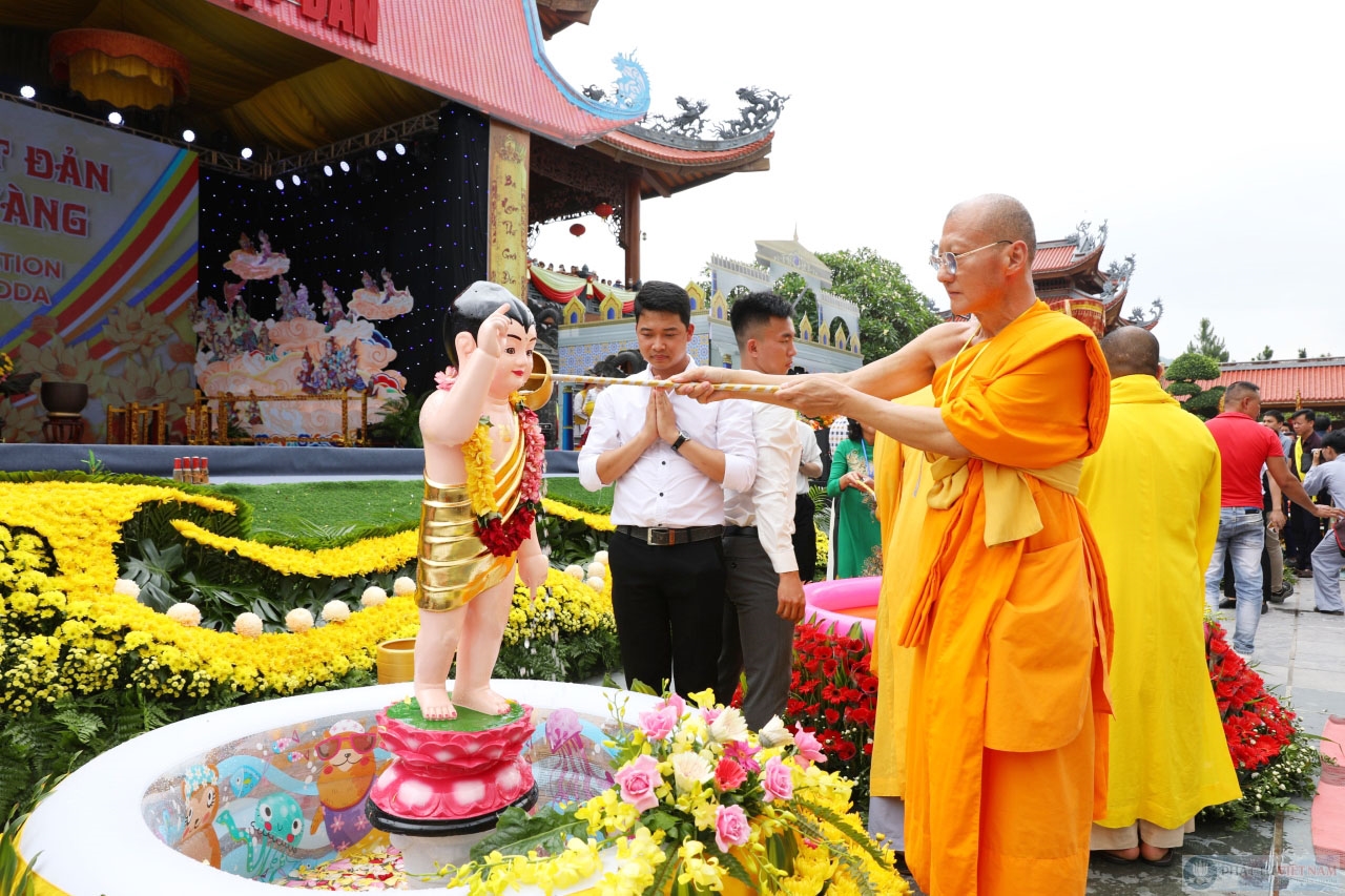 Hơn 4 Vạn Phật Tử Về Dự Đại Lễ Phật đản Chùa Ba Vàng 2022 Báo Dân Tộc Và Phát Triển